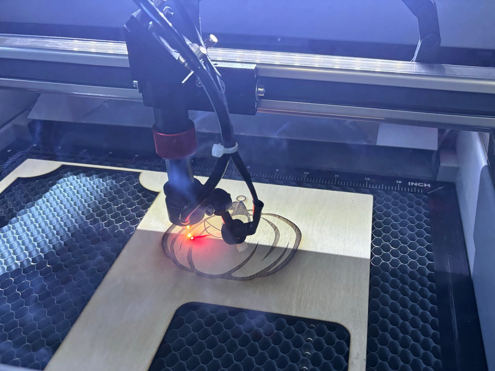 Un guide complet sur la découpe et la gravure au laser du bois – OMTech ...